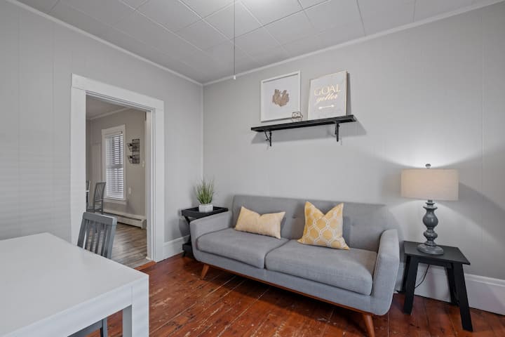 Perfect Size For Short & Mid Term Stays - Manchester, NH