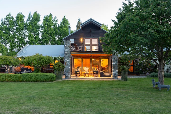 Karavanserai | Outdoor Fireplace | Spacious Home - 箭鎮