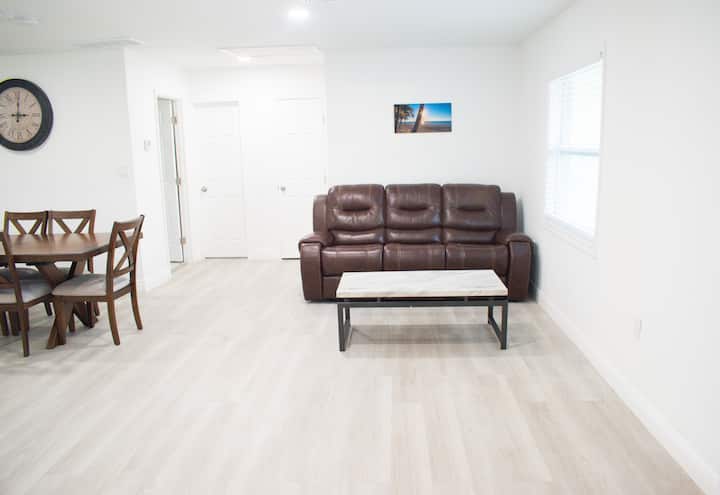 New | Modern Retreat |3br 2ba | Backyard | Garage - St. Petersburg, FL