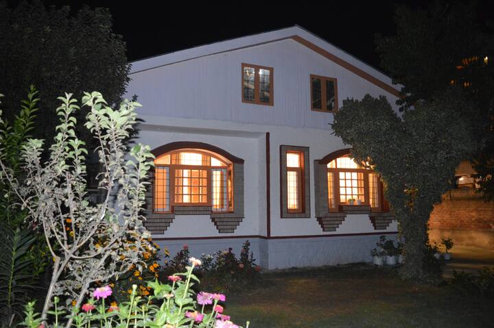 Ginkgo Leaf, The Home Stay. - Srinagar