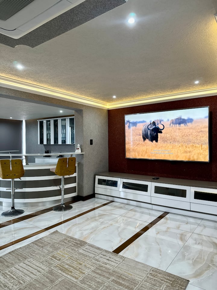 Extraordinary 6 Sleeper Overlooking The Ocean - Durban