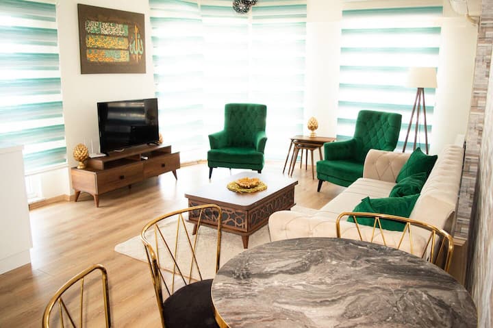 King Suite Wh32 - Sahil