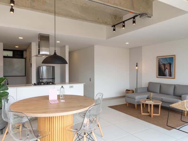 Nok Lovely 3 Br W/ Balcony In Laureles Medellin -