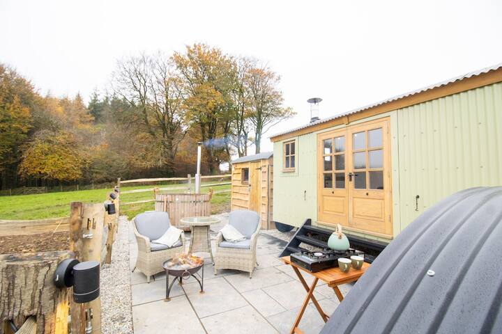 Cosy Off Grid Shepherd’s Hut Wood Burner On Exmoor - Devon