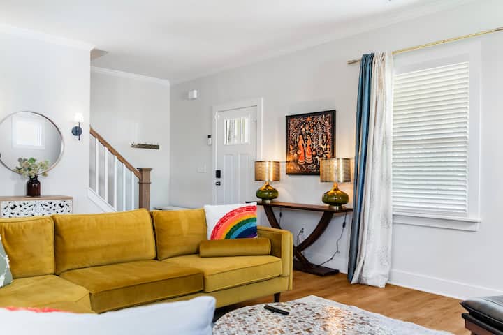 Family-friendly 4br W/ Fenced Yard & Parking - Durham, NC