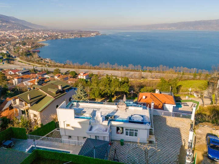 Ful Göl Manzaralı Jakuzi,korunaklı Sıcak Havuz, - Sakarya