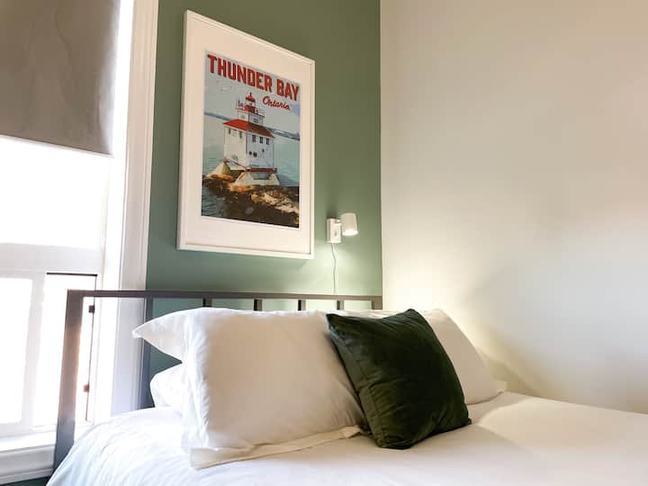 Boutique Hotel - Suite #2 Queen - Thunder Bay