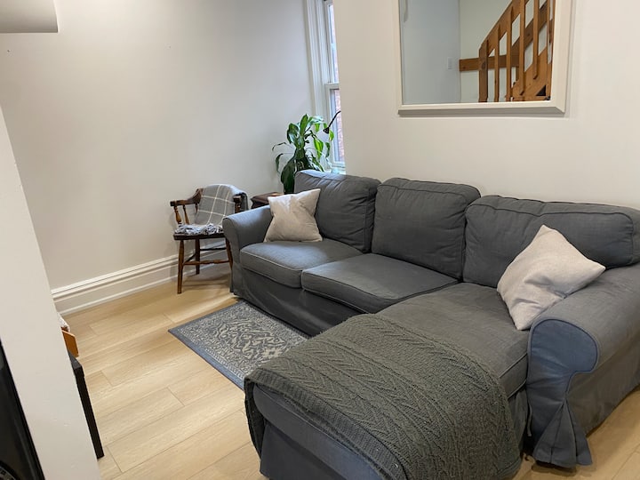 Private Suite Near Locke St - Hamilton