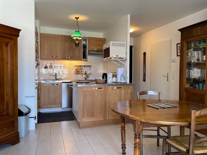 Charming Flat Just Outside Paris W Private Free Parking - Levallois-Perret