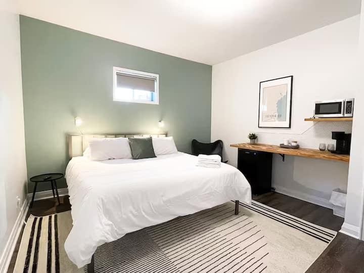 Boutique Hotel - Suite #3 King - Thunder Bay