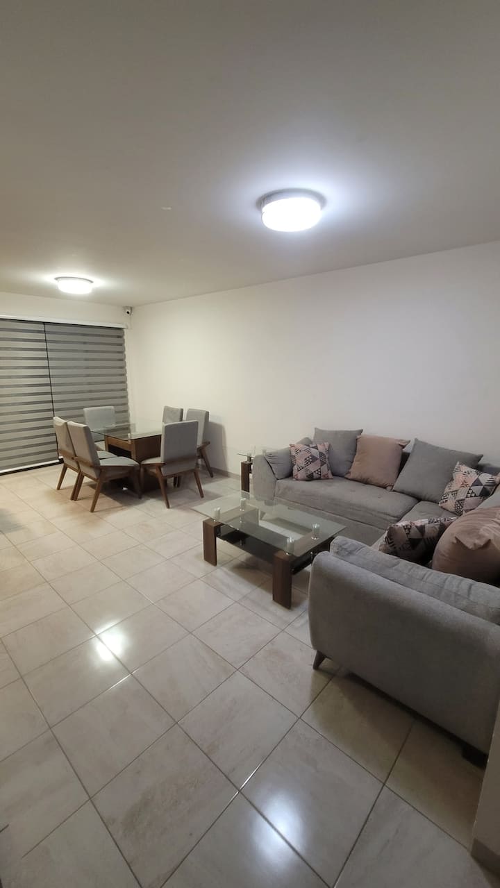 Casa Moderna En Buen Residencial - León