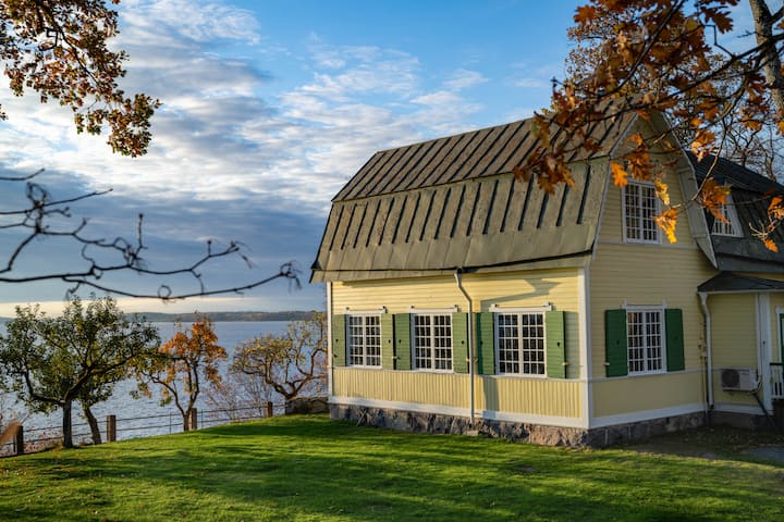 Lakefront 4br Villa In Krusenberg - Stunning Views - Knivsta