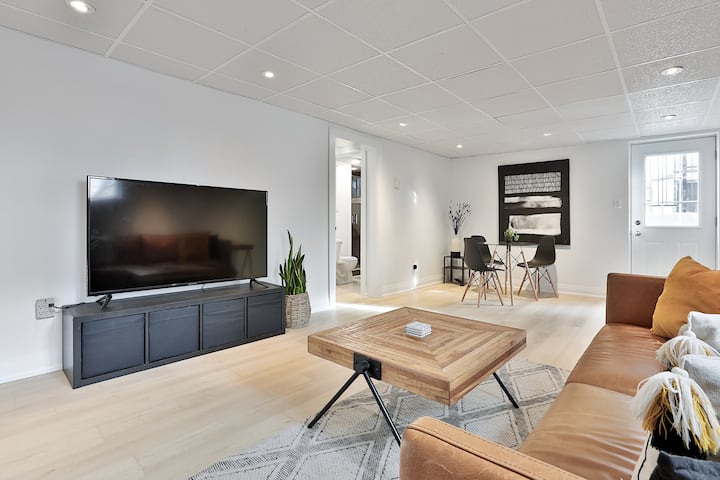 Cozy & Stylish 2-bedroom Suite - Toronto