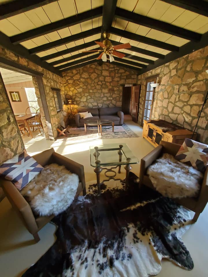Tucson Desert View Deer Trail Cabin Spacious 2b - Carousel, Tucson