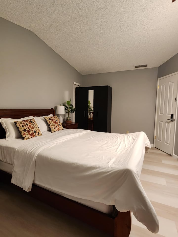 A Comfortable Room! - Sacramento, CA
