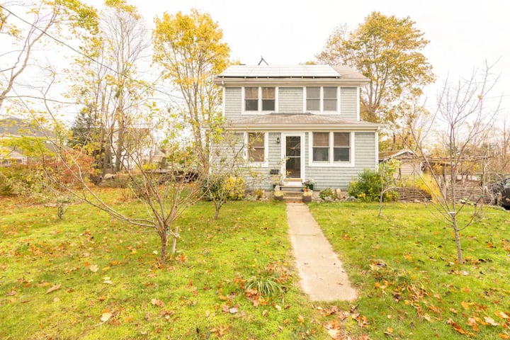 Stay In Beautiful, Coastal Town - Capo Cod, MA