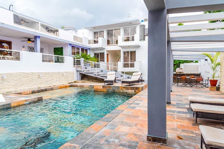 Newly Renovated Luxury Villa With Pool/internet! - 夏灣拿