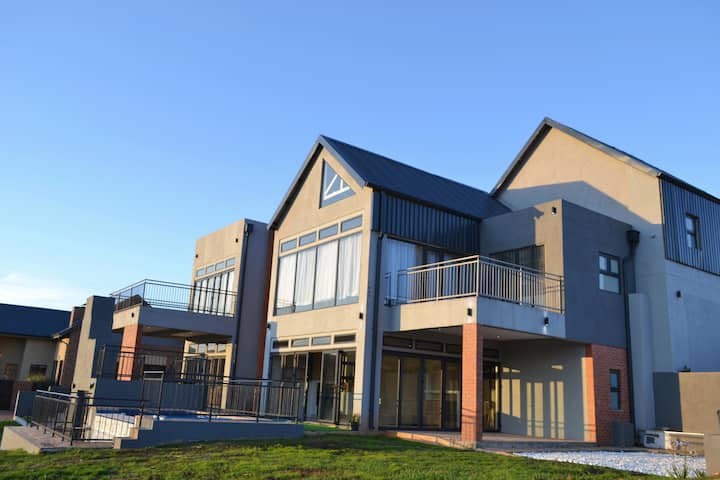 Mi Casa Su Casa Dullstroom Villa Sleeps 12 - Dullstroom