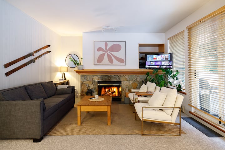2br Ski Retreat W/ Fireplace & Easy Gondola Access - Whistler