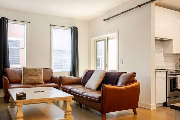Downtown Delight: Modern Condo With Free Parking! - Cincinnati, OH