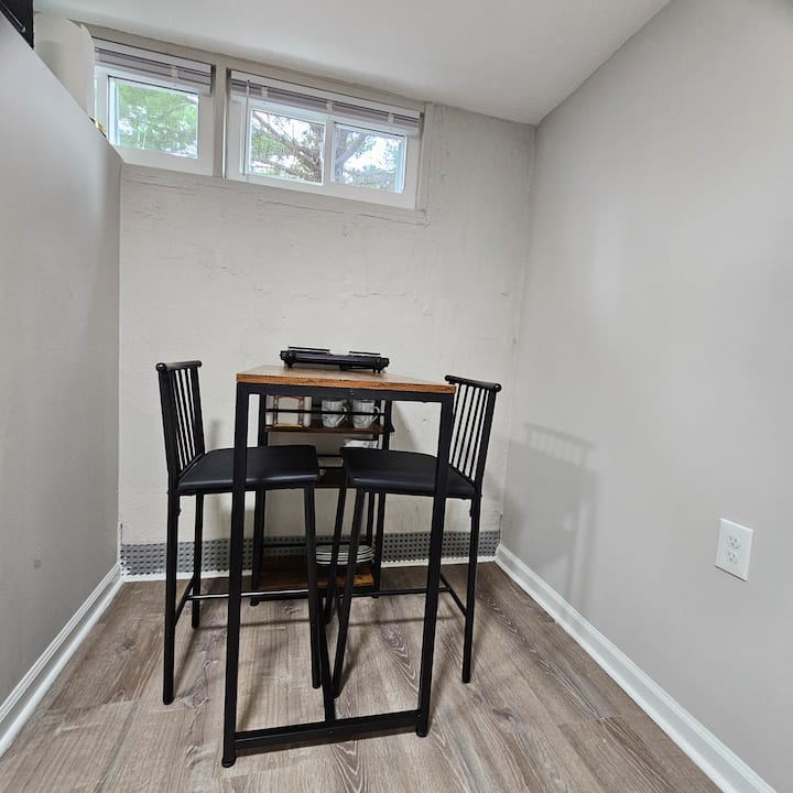 Private Basement And Entrance - Baltimore, MD