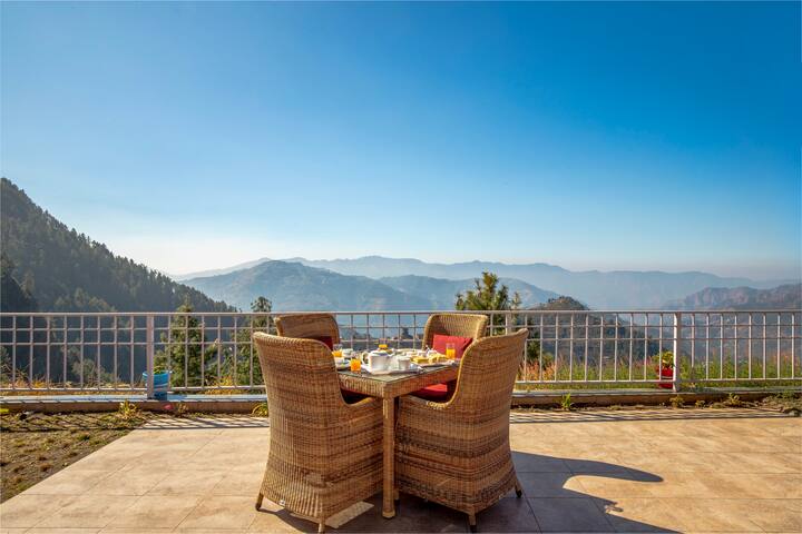 Serene Hillview Escape With Garden & Cabana - Theog