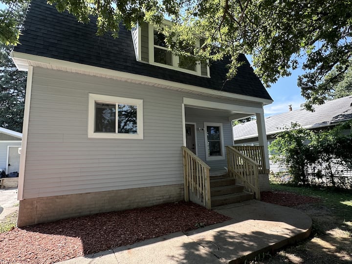 Downtown Luxe - Des Moines, IA