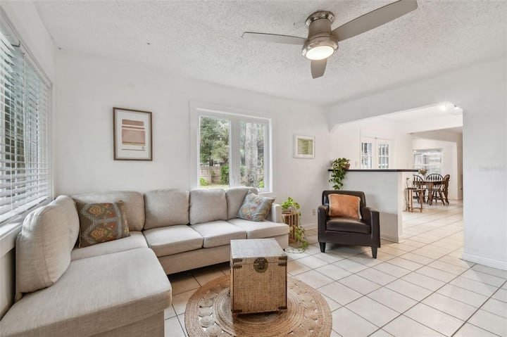 Peaceful 2br Home - St. Petersburg, FL