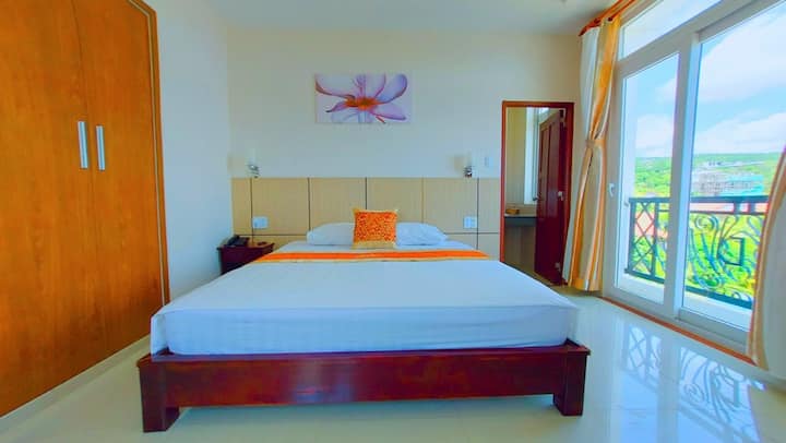 Victoria Beachfront Night Market Vacation House - Phú Quốc