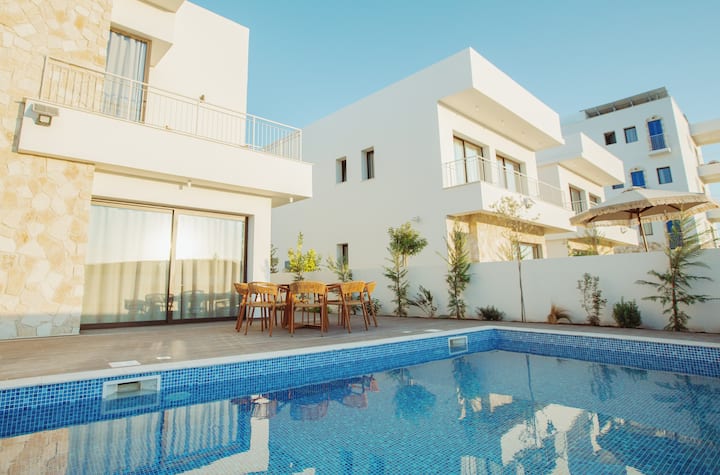 4 Bedroom Villa With Pool. - Larnaca