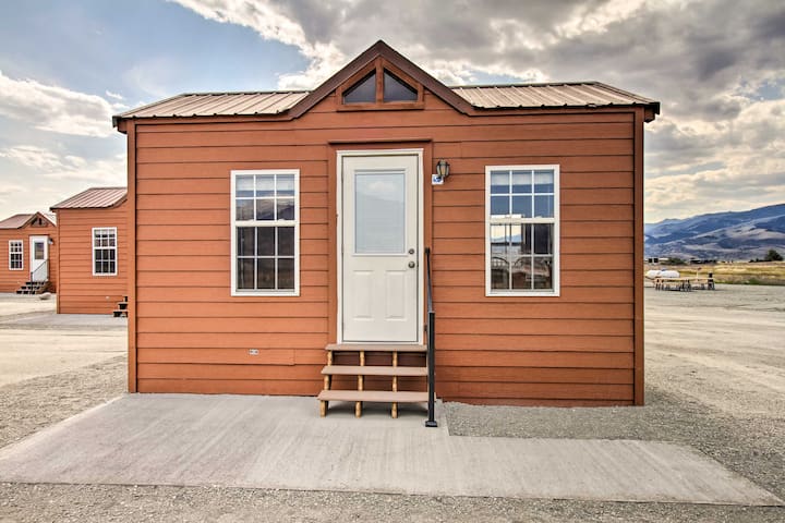 Grasshopper Cabin - Emigrant, MT