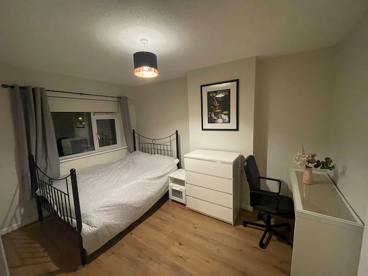 Cosy Double Room In Bright House - Navan
