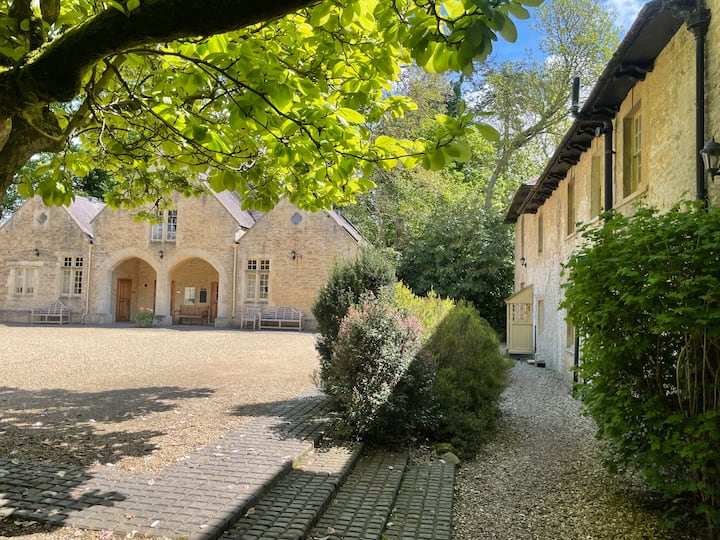 The Stables, Orchardleigh Estate - Frome