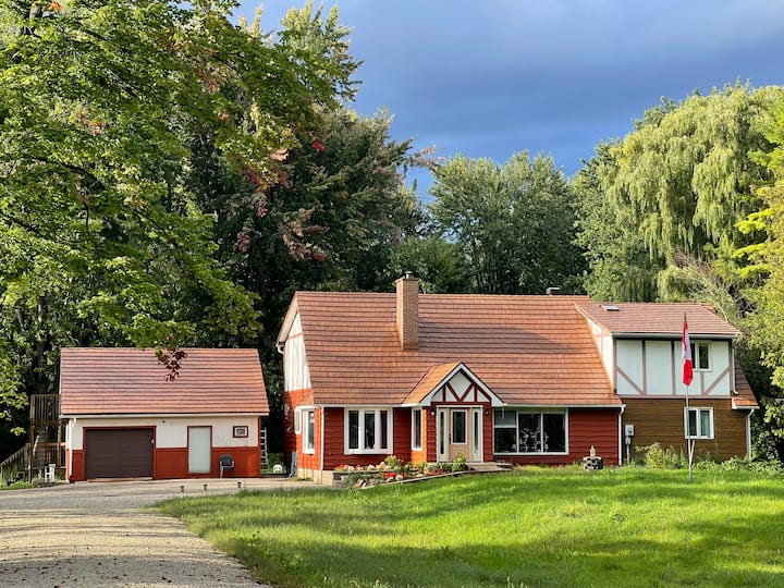 4.5 Bedrooms,10 Acres Of Forest With Trails - Hockley Valley
