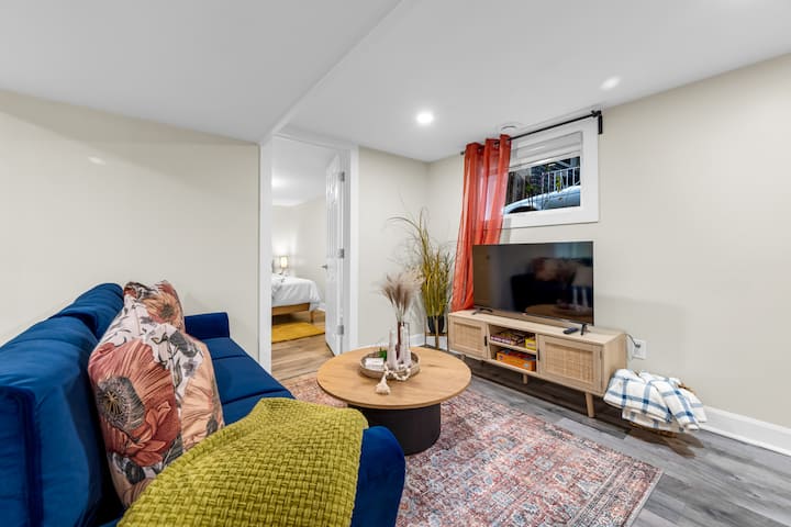 Monthly Rental 2bd+den, Transit, Central Location - St. Catharines