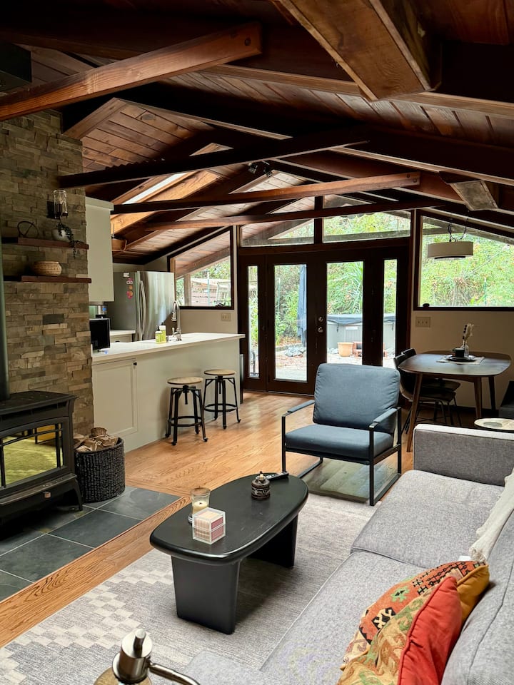 Redwood Cabin - With Wine Tasting And Hot Tub - Guerneville, CA