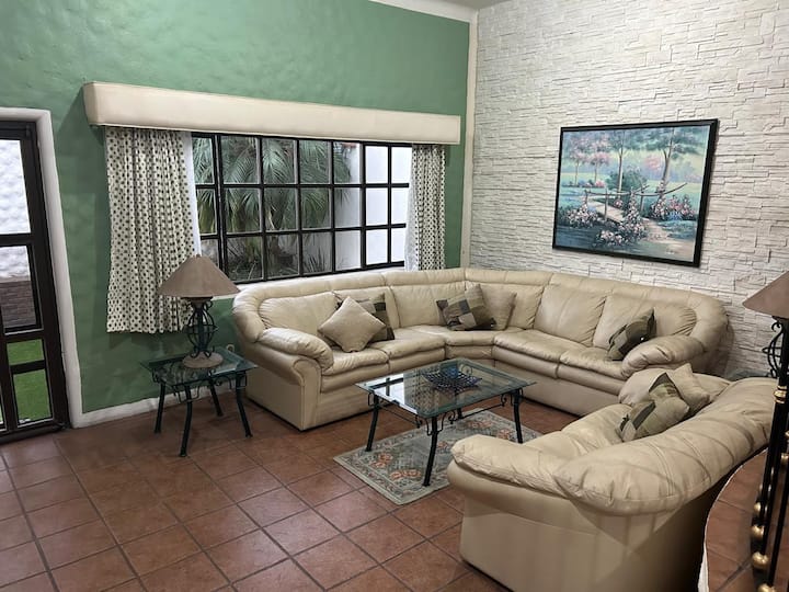 Casa En Expo, Akron, Galerías, Gran Plaza, Andares - Zapopan