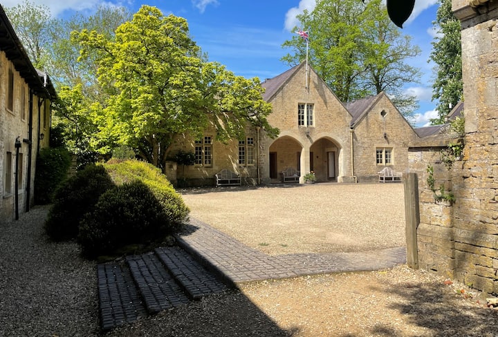 Kents Cottage, Orchardleigh Estate - Frome