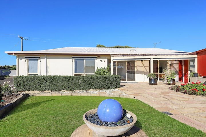 Logans Beach Apartments - Elements - Warrnambool
