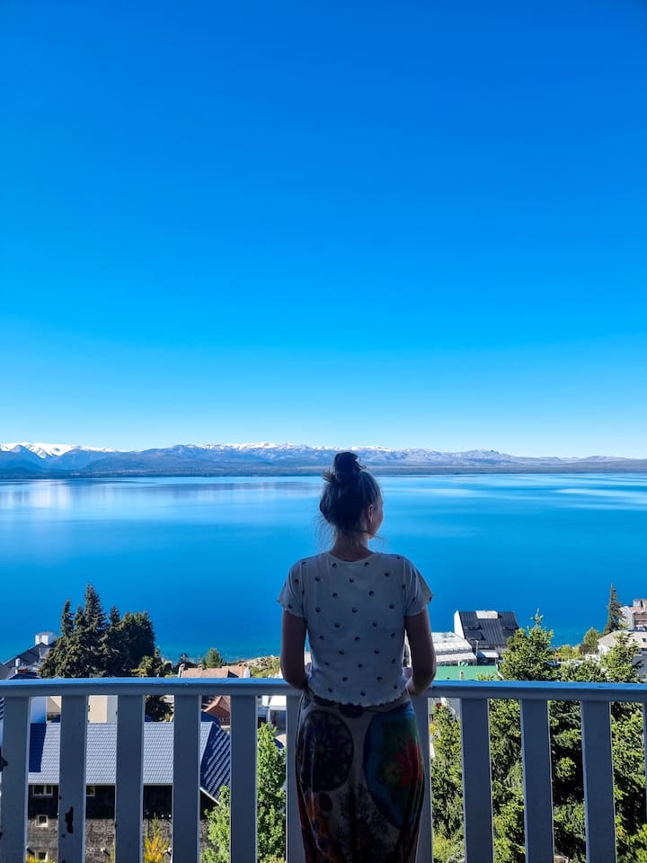Family-friendly Lake View Apt - San Carlos de Bariloche