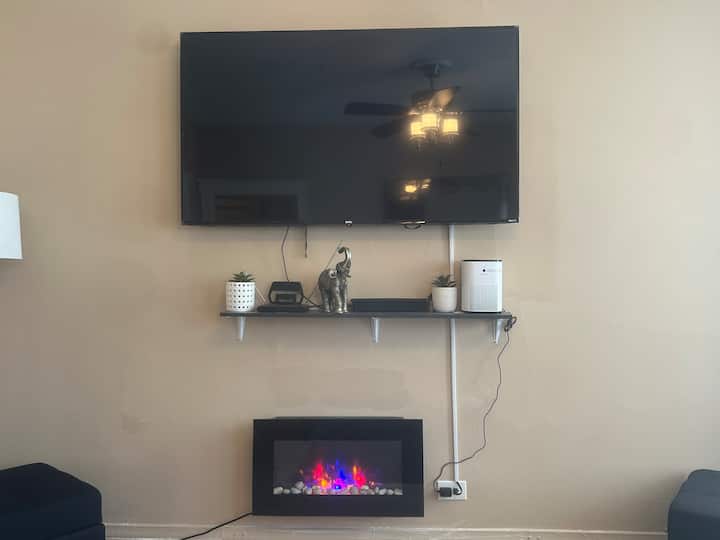 Roomy And Comfortable Apartment With Everything Un - Chicago, IL