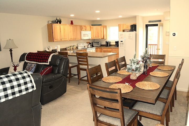 The Perfect Mountainside Getaway! Ski In/ski Out! - Bridgton, ME