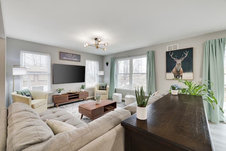 Modern 5br Kid-friendly Poconos -Sauna & Big Patio - ペンシルベニア州