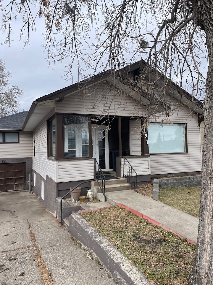 6-bedroom Retreat Near Waterton - Cardston