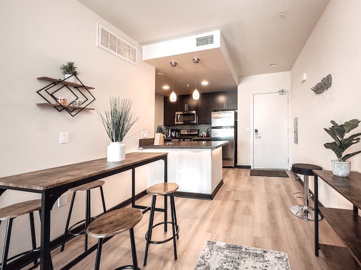 New Opening! - Cozy Apartment In Hollywood - Hollywood, CA