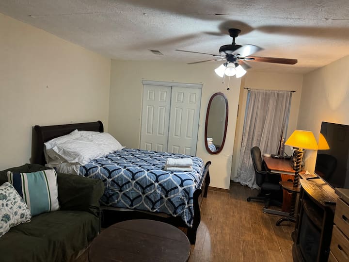 Cozy Tinyhome 15 Min Iah Airport - Kingwood - Houston