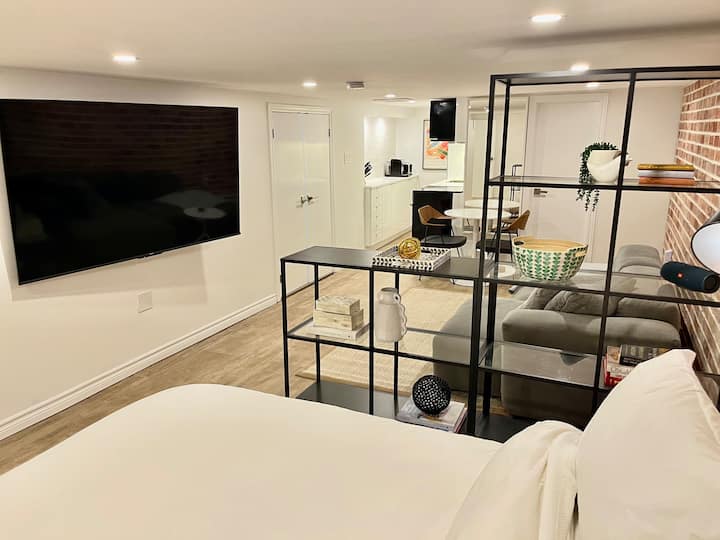 Roncesvalles Cozy & Modern Suite - Toronto