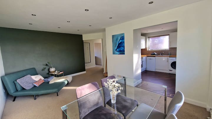 Spacious Home | Free Parking | Park Views - Croydon
