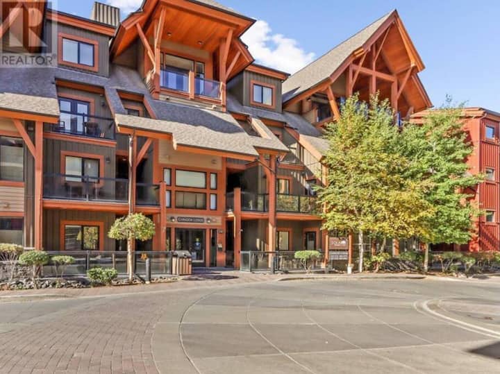 Sunset Stay: Ac, Hot Tub/pool, Netflix, Parking - Canmore