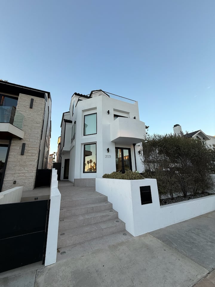 Luxury Home Steps From The Beach - Huntington Beach, CA